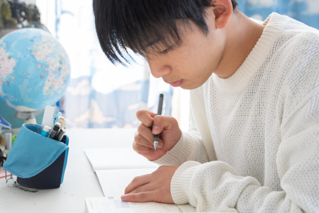 衝撃の事実！2025年度高校受験、塾なしの最大の理由は「お金」ではなく「本人の意思」だった。現代の中学生の主体的な選択とは。塾に通わない受験生 ...